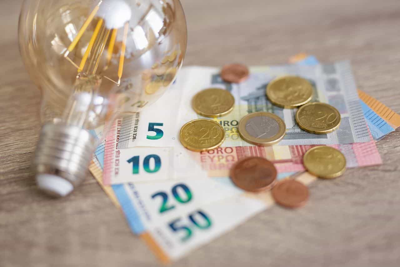 Σε επίπεδα ρεκόρ οι ευρωπαϊκοί λογαριασμοί ενέργειας παρά τα ...