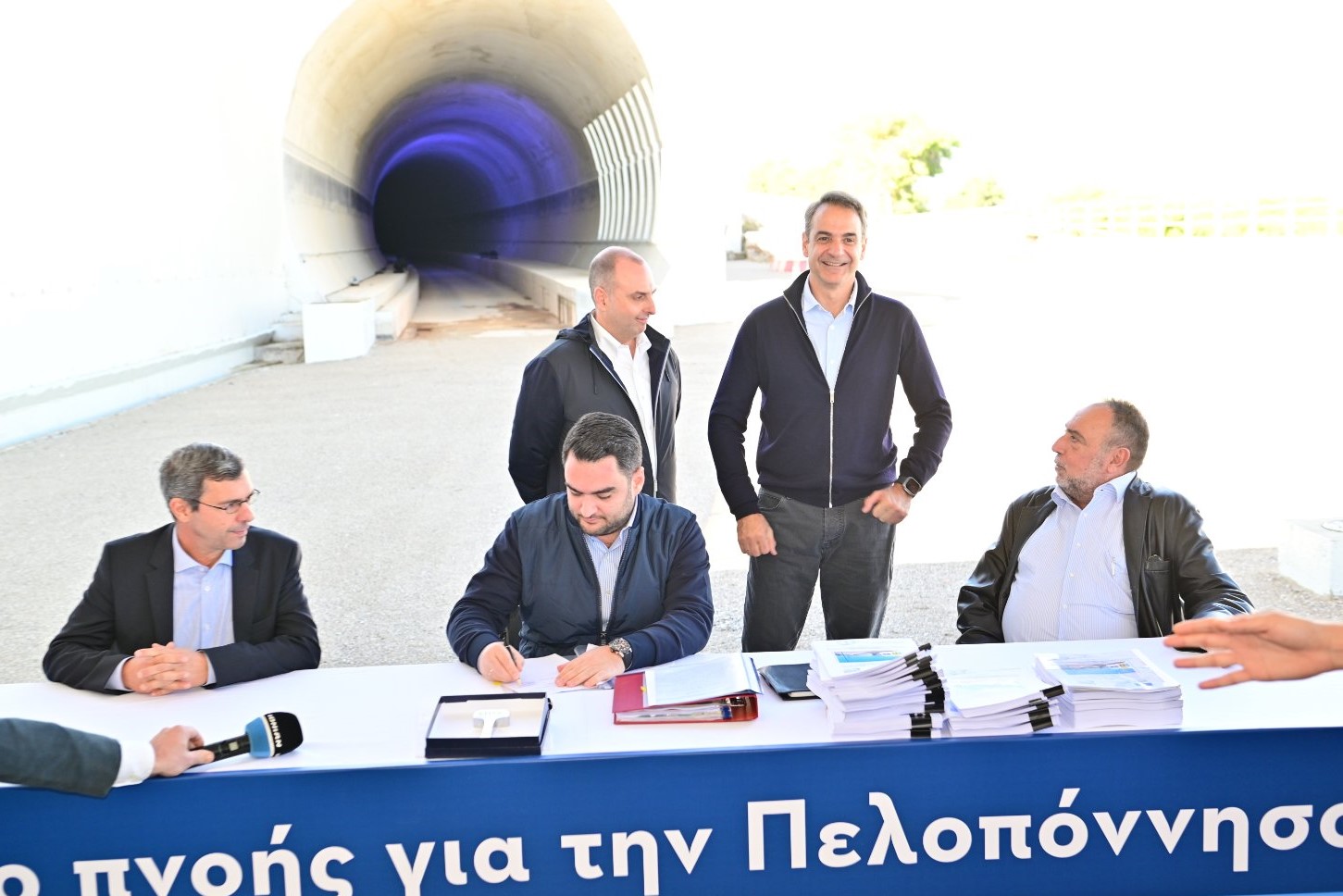 Υπεγράφη η σύμβαση για την κατασκευή του σιδηροδρομικού έργου στο τμήμα ...