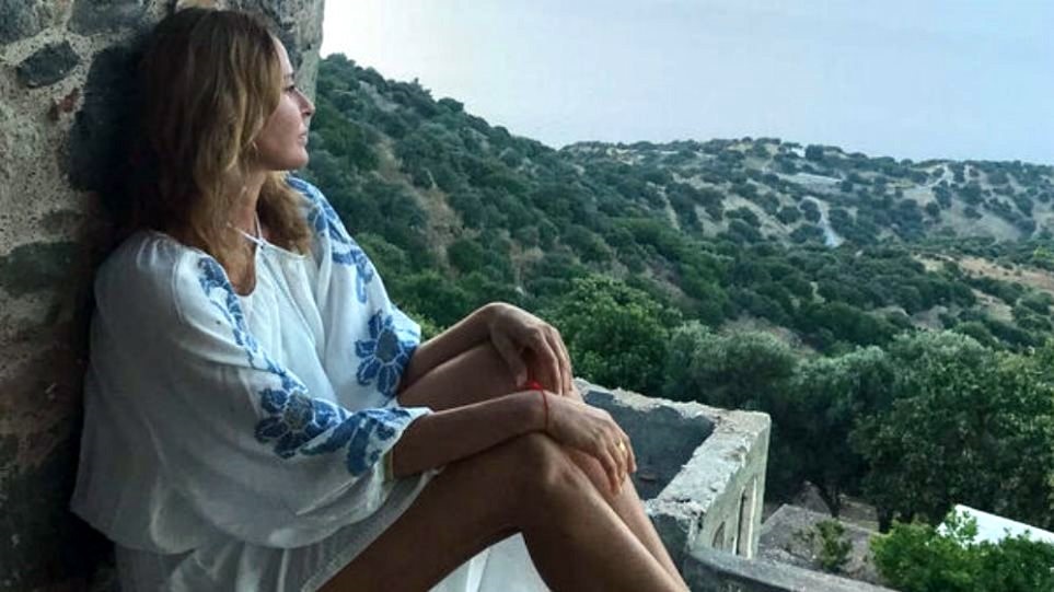 Ένα σπίτι του 17ου αιώνα για την Τζένη Μπαλατσινού στην Πάτμο - Mononews.gr