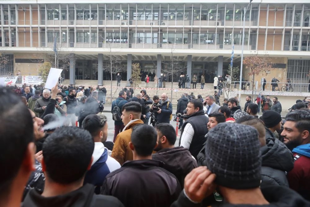 Θεσσαλονίκη: Σε κατ' οίκον περιορισμό ο αστυνομικός που πυροβόλισε τον ...