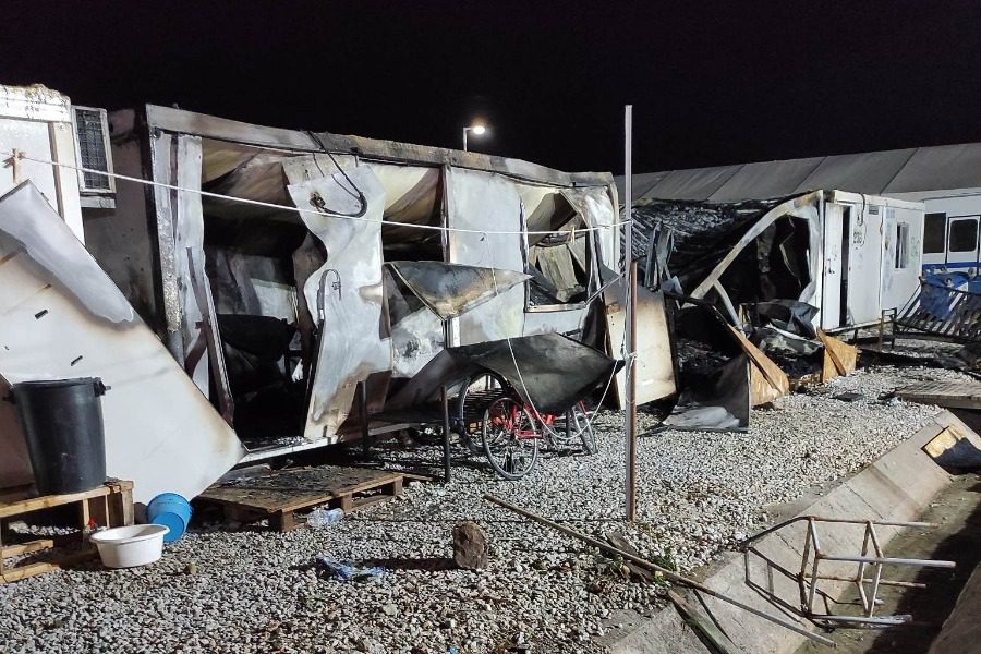 Μυτιλήνη: Φωτιά στο ΚΥΤ του Καρά Τεπέ - Δεν υπήρξαν τραυματισμοί ...