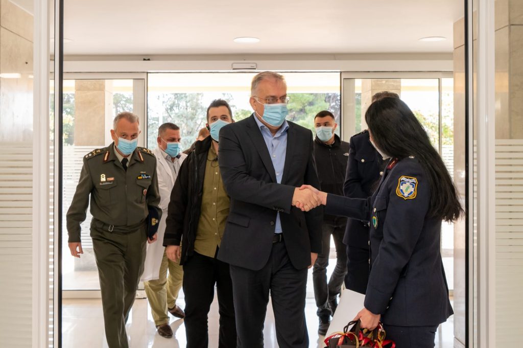 Θεοδωρικάκος: «Εύχομαι ταχεία ανάρρωση στους αστυνομικούς που ...