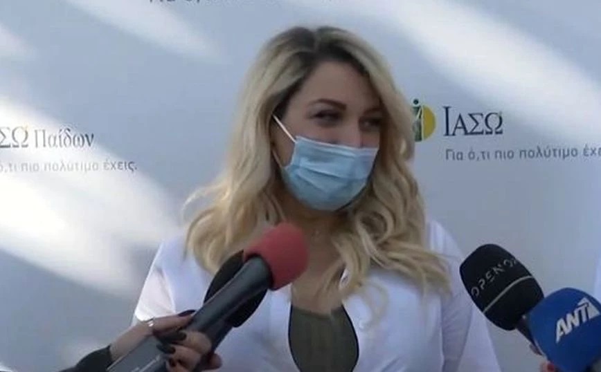 Κωνσταντίνα Σπυροπούλου: «Λύγισε» κατά την έξοδό της από το μαιευτήριο ...