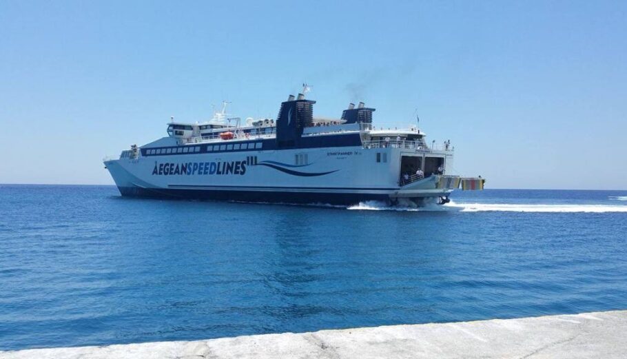 Ελληνική σημαία ύψωσε το "Άνεμος" της Aegean Sea Lines του Λεωνίδα ...