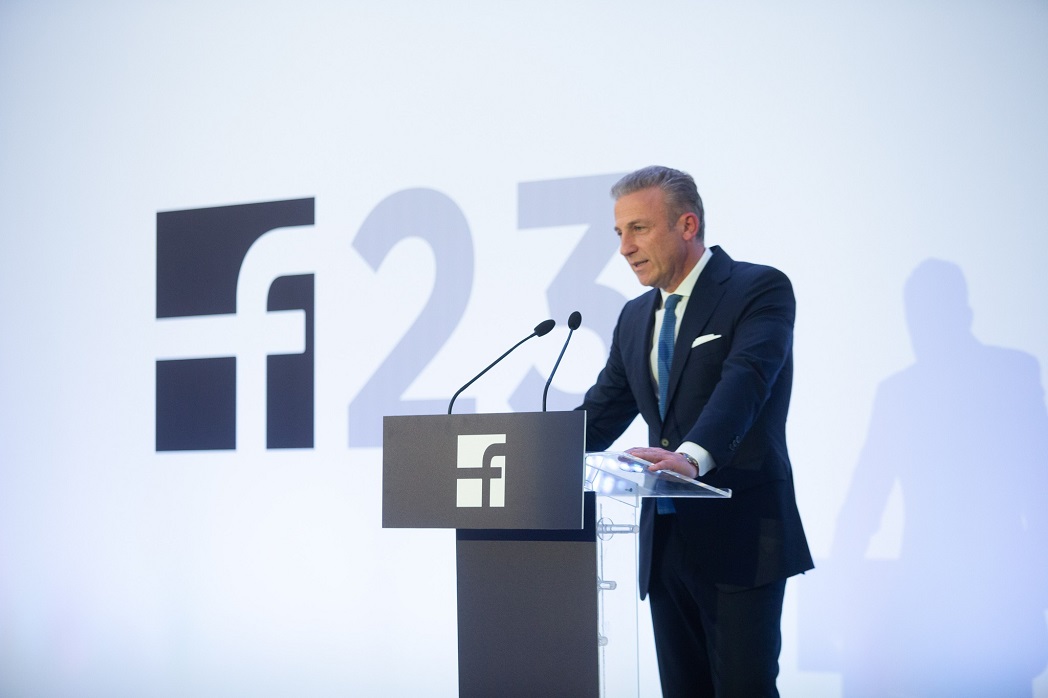 Κωστής Φραγκούλης (Franman): Βράβευσε στελέχη του και έθεσε τους νέους ...