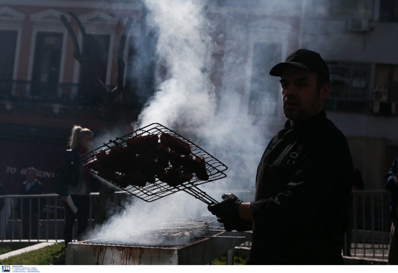 Τσικνοπέμπτη στην Αθήνα με γλέντι και παραδοσιακά έθιμα - Mononews.gr