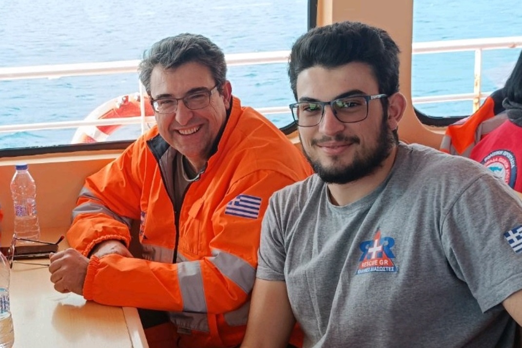 Θεσσαλονίκη: Πατέρας και γιος επιχείρησαν μαζί στα χαλάσματα των ...