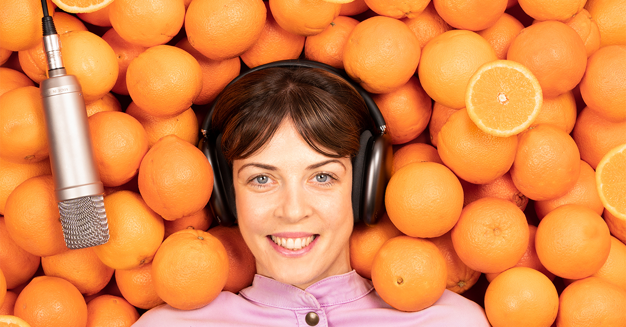 The Orange Show: Στο πρώτο podcast των Public, θα ακούσεις ό,τι πιο hot ...