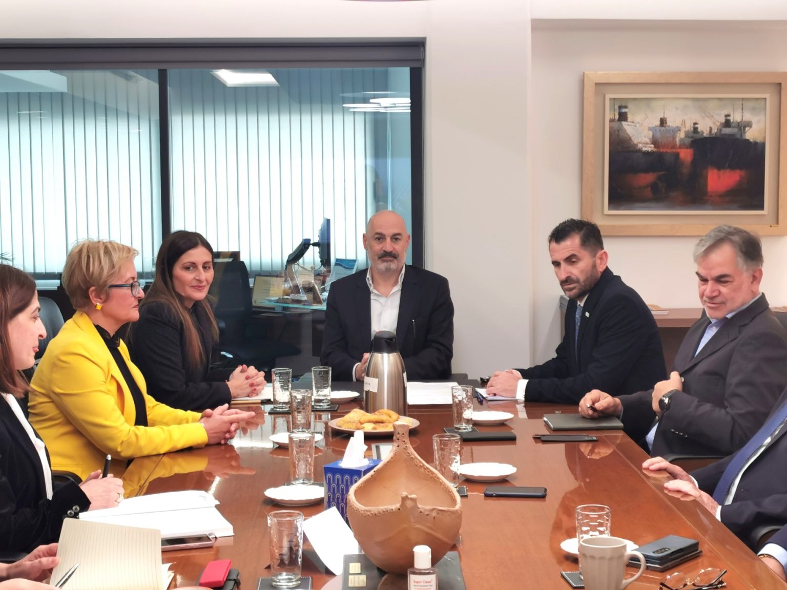 Συνάντηση της νέας υφυπουργού Ναυτιλίας της Κύπρου Χατζημανώλη με το ...