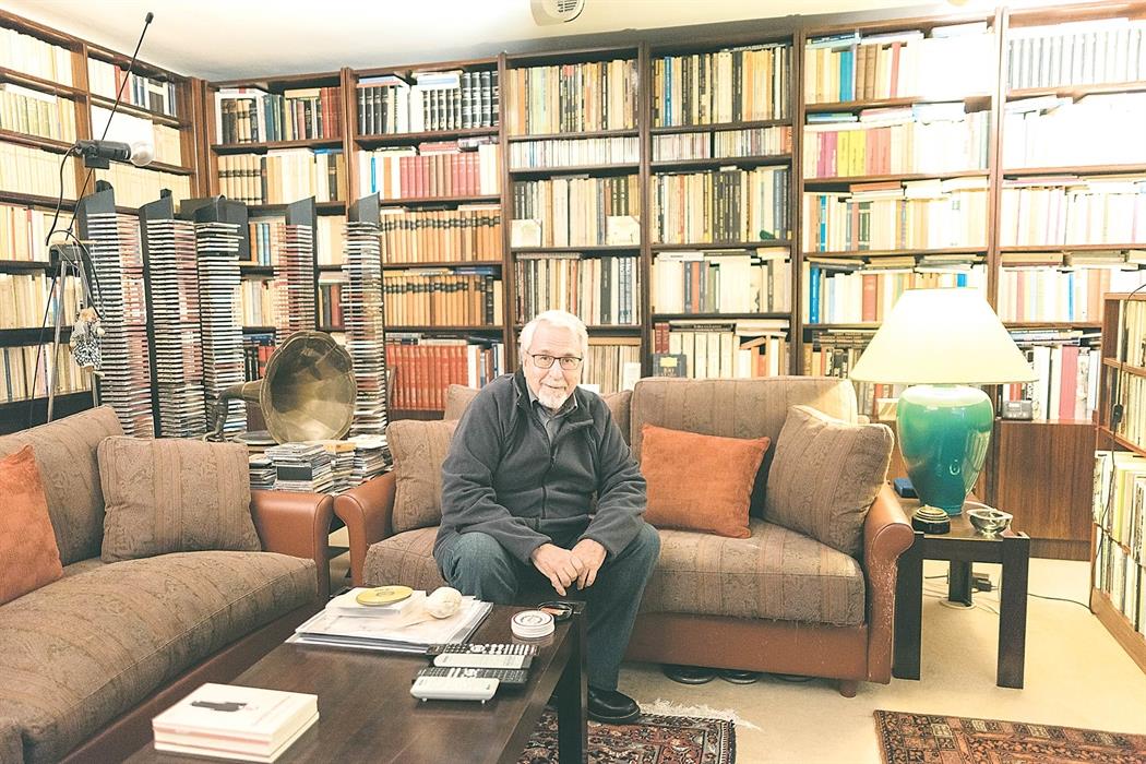 Νίκος Δήμου: «Έμαθα να διαβάζω πριν πάω στο Δημοτικό» - Mononews.gr