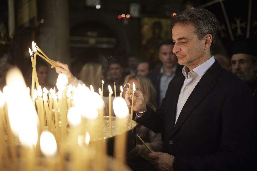 Στην Παναγία της Τήνου παρακολούθησε την Ακολουθία του Επιταφίου ο ...