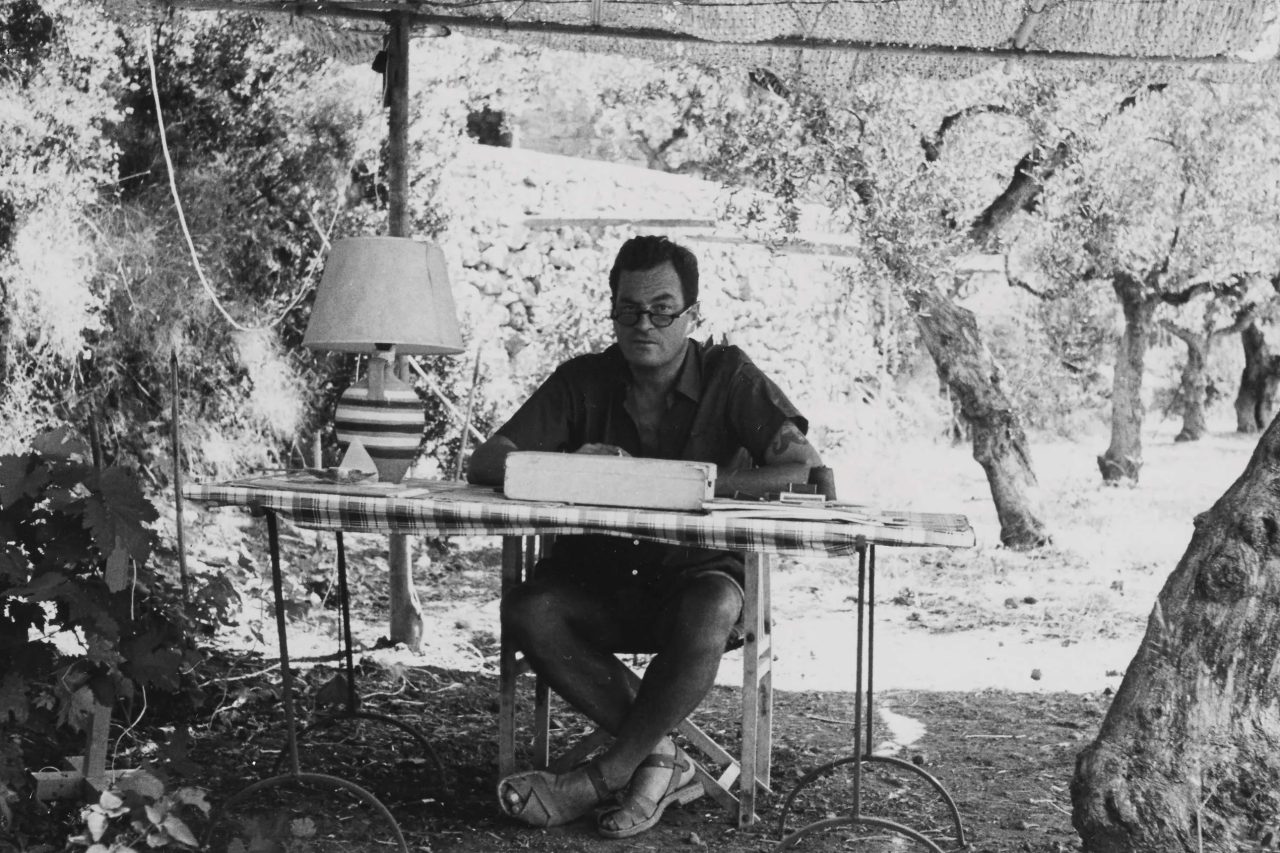 Μέσα στο όμορφο, γεμάτο βιβλία σπίτι του Patrick Leigh Fermor στην ...