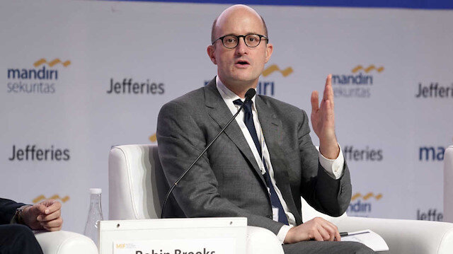 Robin Brooks: Η πολεμική μηχανή του Πούτιν εξαρτάται από τα ελληνικά ...