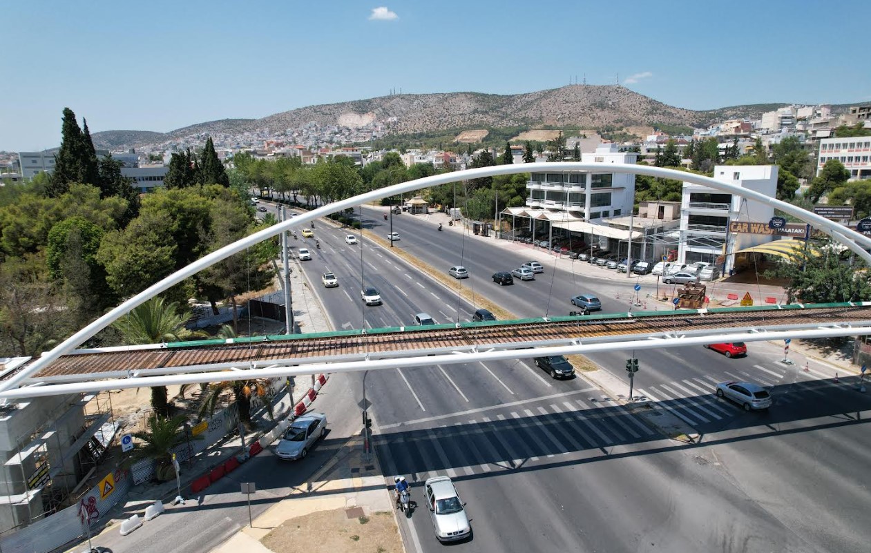 Τοποθετήθηκε η νέα πεζογέφυρα στο Παλατάκι Χαϊδαρίου - Mononews.gr