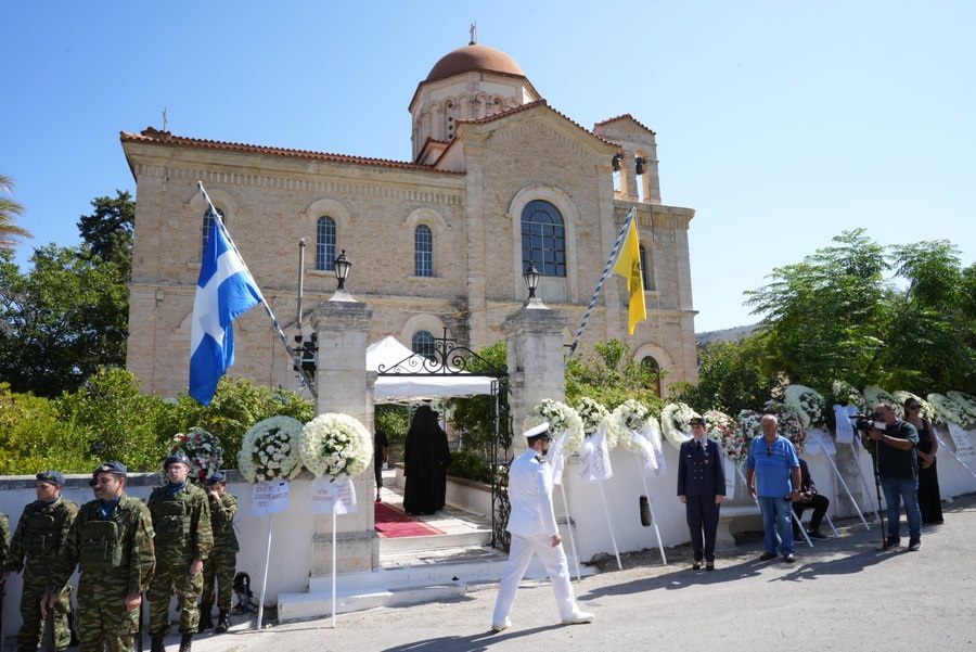 Θρήνος στην κηδεία του κυβερνήτη του Canadair, Σμηναγού Χρήστου Μουλά ...