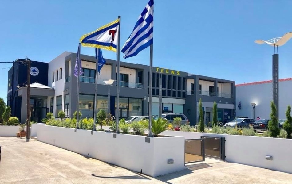 Εξοπλισμός του Λυκείου ΤΕΕΝS της οικογένειας Τσάκου με σταθμό GMDSS ...