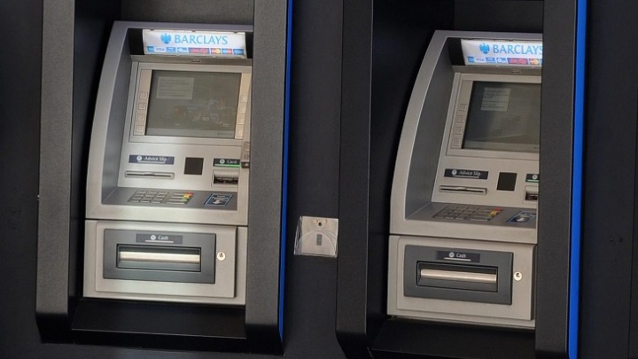 Ιρλανδία: ATM μοίραζαν δωρεάν χρήματα λόγω τεχνικού προβλήματος ...