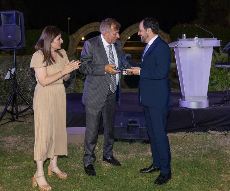 Οι Κύπριοι εφοπλιστές προσέφεραν στον Ν. Χριστοδουλίδη πιστό αντίγραφο ...