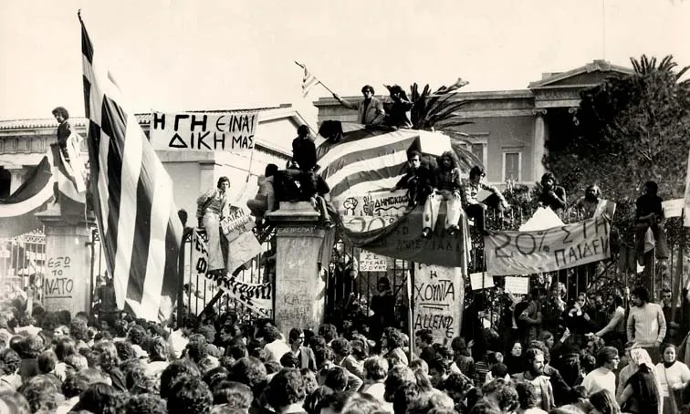 «Εδώ Πολυτεχνείο!...» - 50 χρόνια μετά - Mononews.gr