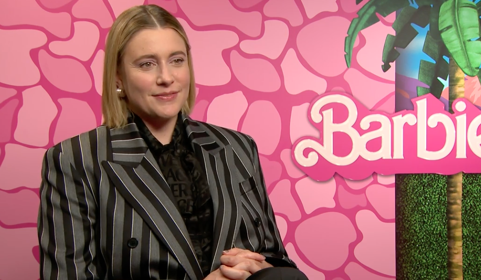 Barbie: Βραβεύουν την Γκρέτα Γκέργουιγκ ως σκηνοθέτιδα της χρονιάς ...