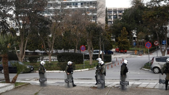 Εκκενώθηκε η κατάληψη στο ΑΠΘ μετά από αστυνομική επιχείρηση - Mononews.gr