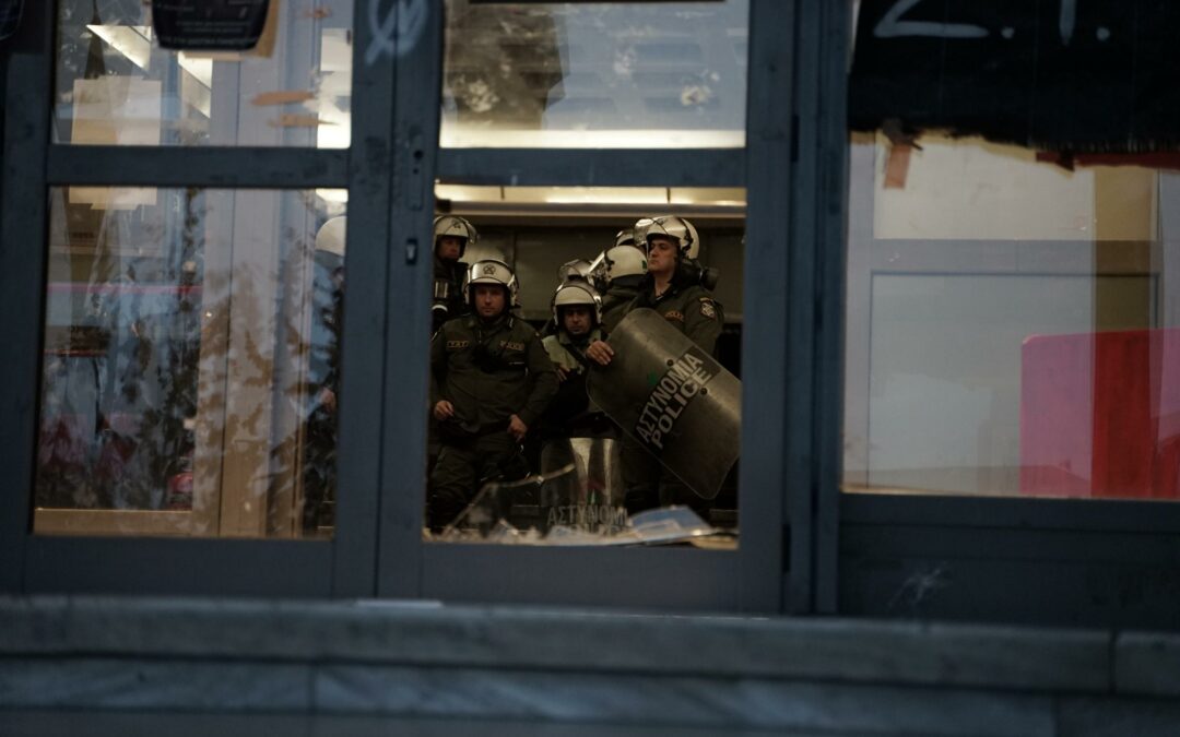 ΑΠΘ: Στα δικαστήρια οι 49 συλληφθέντες από την επιχείρηση της ΕΛΑΣ ...