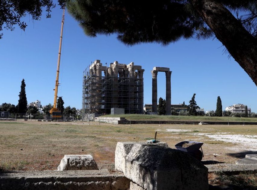 Αντικεραυνική προστασία για τους στύλους του Ολυμπίου Διός και τα έργα ...