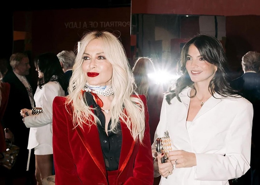 Η Ευγενία Μανωλίδου στην έκθεση του πρώην συζύγου της με τα παιδιά τους ...