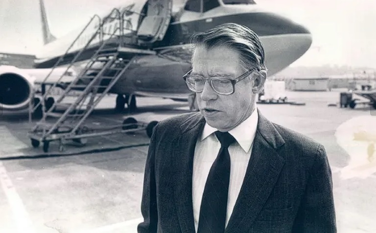 Πέθανε ο πρώην CEO της Boeing Frank Shrontz - Η εποχή της καινοτομίας ...