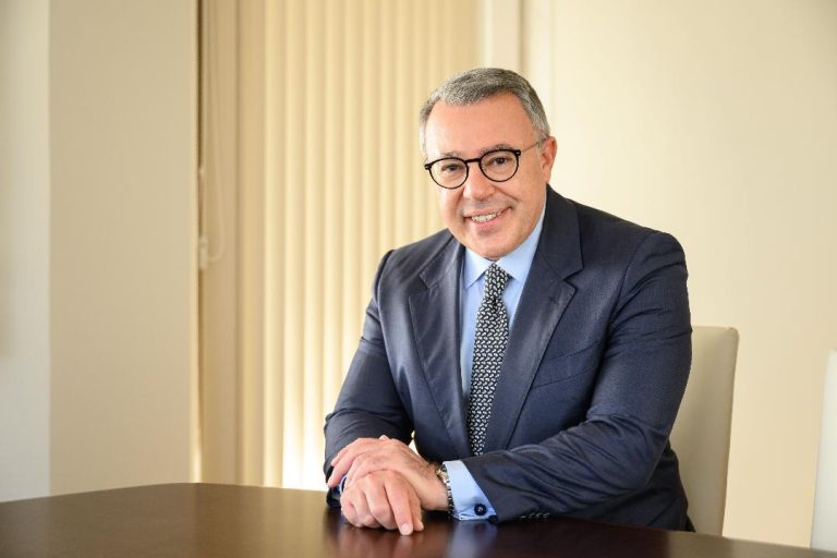 Θόδωρος Καρυπίδης: Ο… βασιλιάς της παλέτας που σώθηκε με την πανδημία ...