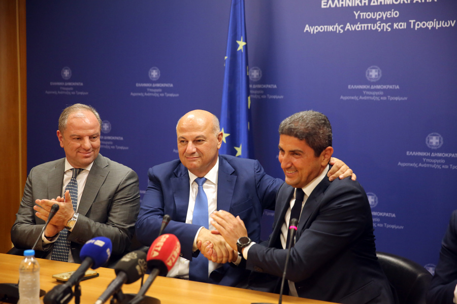 Τελετή παράδοσης- παραλαβής στο ΥΠΑΑΤ: «Ο πρωτογενής τομέας είναι ...