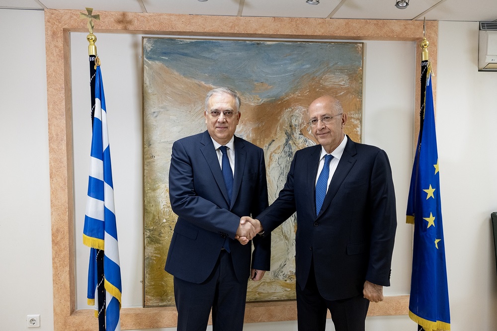 Πρώτη συνάντηση Θεοδωρικάκου με τον νέο πρόεδρο του ΣΕΒ Σπύρο ...