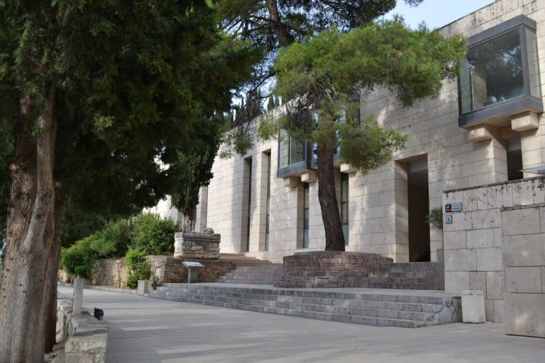 Τι να δω στο Αρχαιολογικό Μουσείο Δελφών – Γράφει η αρχαιολόγος ...
