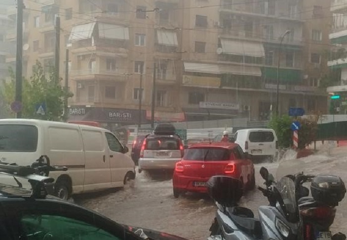 Σφοδρή καταιγίδα στην Αττική - Επελαύνει η κακοκαιρία Atena - Mononews.gr