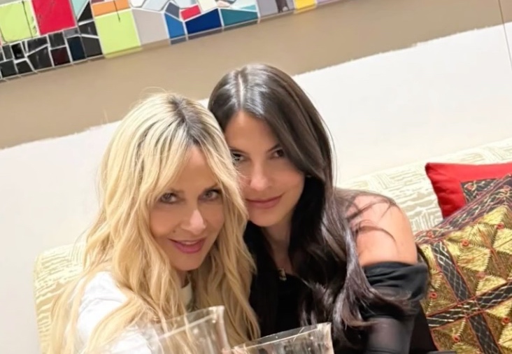 Με τη Δήμητρα Κούστα γιόρτασε η Άννα Βίσση (pics) - Mononews.gr