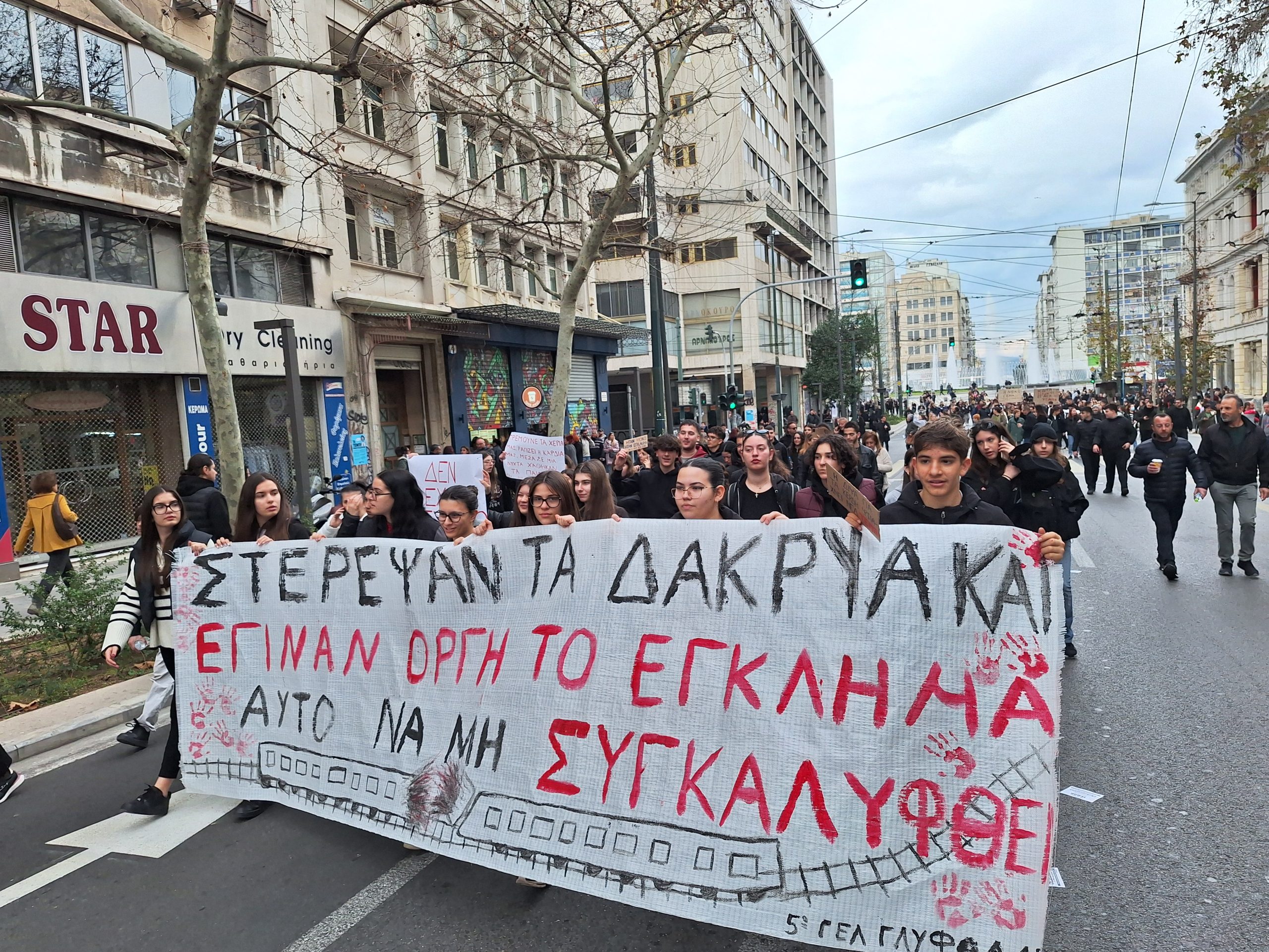 Τέμπη: Μια εικόνα... χίλιες λέξεις - Καθηλώνουν οι φωτογραφίες από τη ...