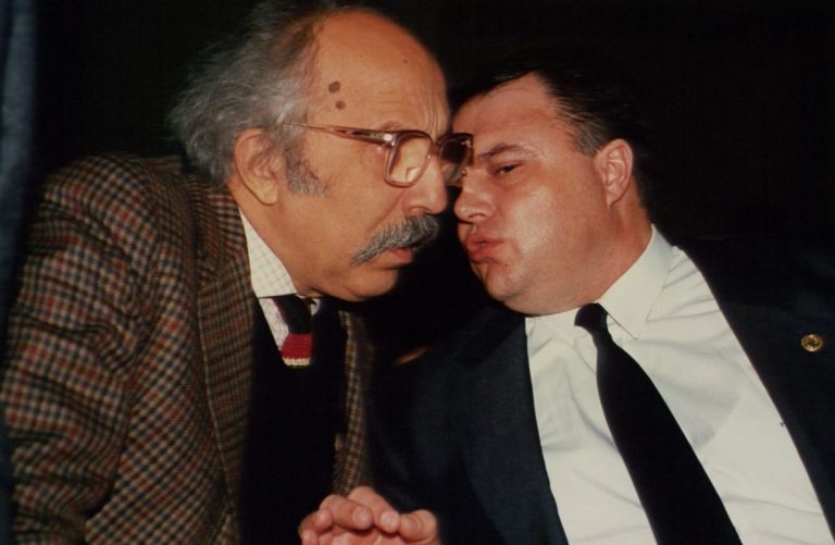 Αλέξανδρος Λυκουρέζος: Συντρώγοντας και με τον διάβολο και με τους ...