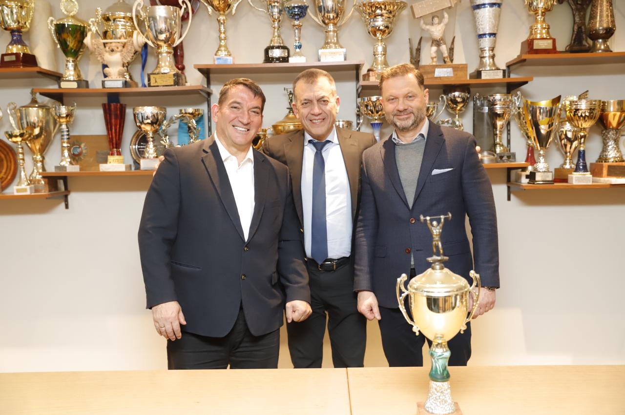 Χορηγία της ONEX στην ομάδα άρσης βαρών με στόχο: Πάλι ψηλά - Mononews.gr