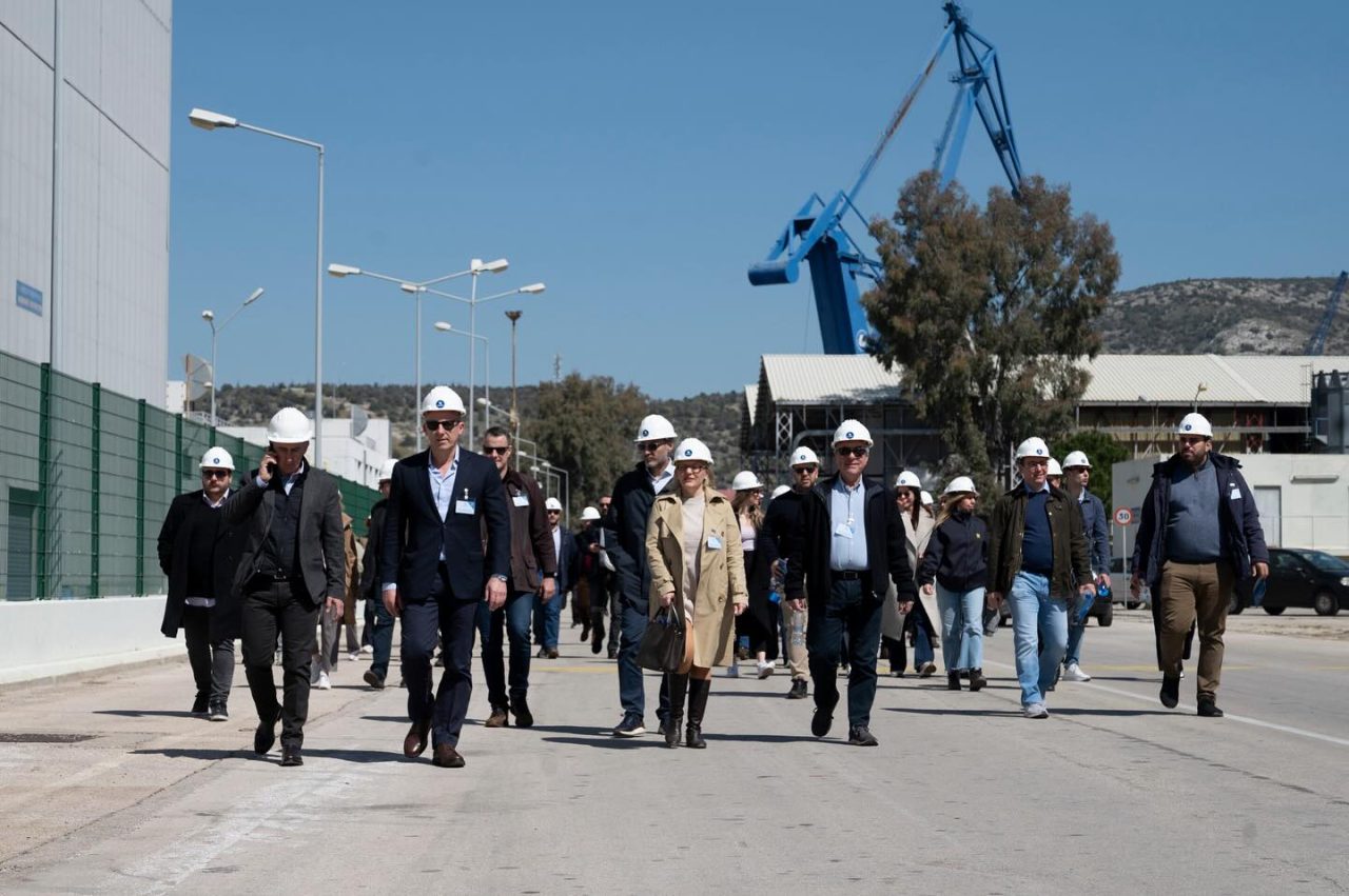 Επίσκεψη μελών του Propeller Club στα Ναυπηγεία Σκαραμαγκά - Mononews.gr