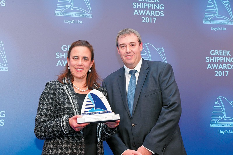 Παρέλαβε και ύψωσε την ελληνική σημαία νεότευκτο φορτηγό της Carras ...