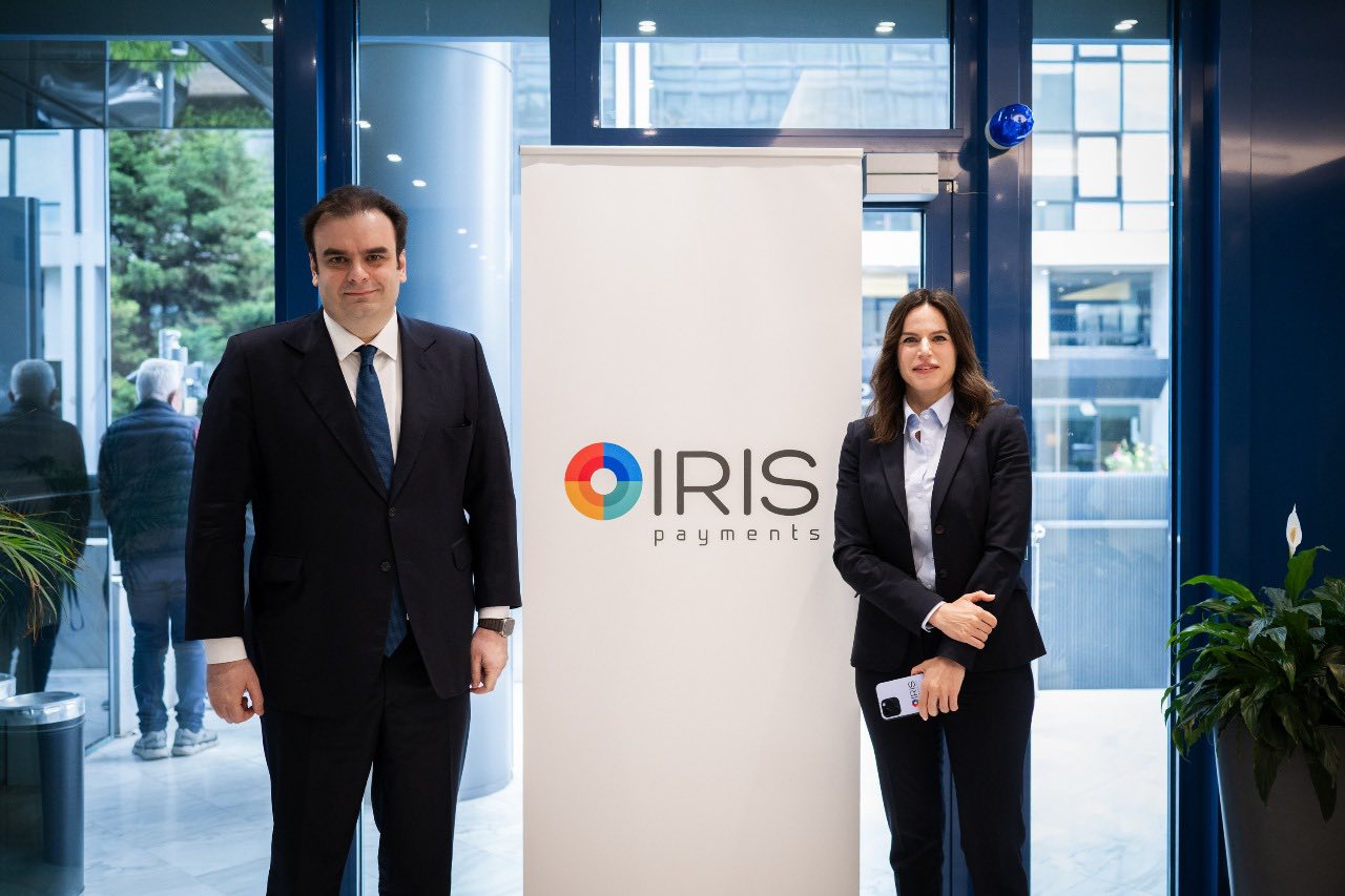 Θα πληρώσετε με IRIS ή με κάρτα; - Τι θα ισχύσει από την 1η Νοεμβρίου στις συναλλαγές - Mononews.gr
