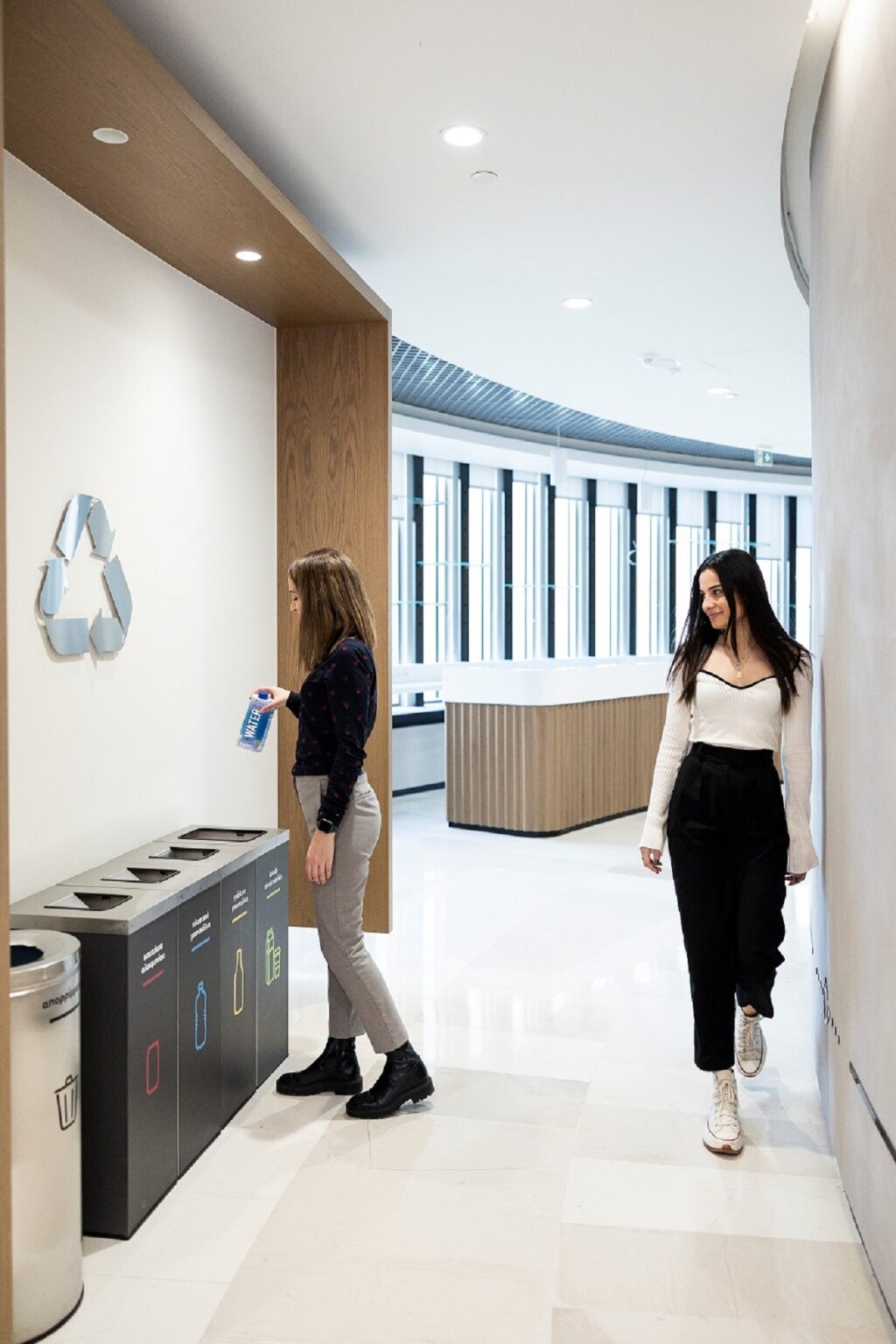 Cosmote Telecom: Μείωσε κατά 83% τις εκπομπές αερίων ρύπων το 2024 ...