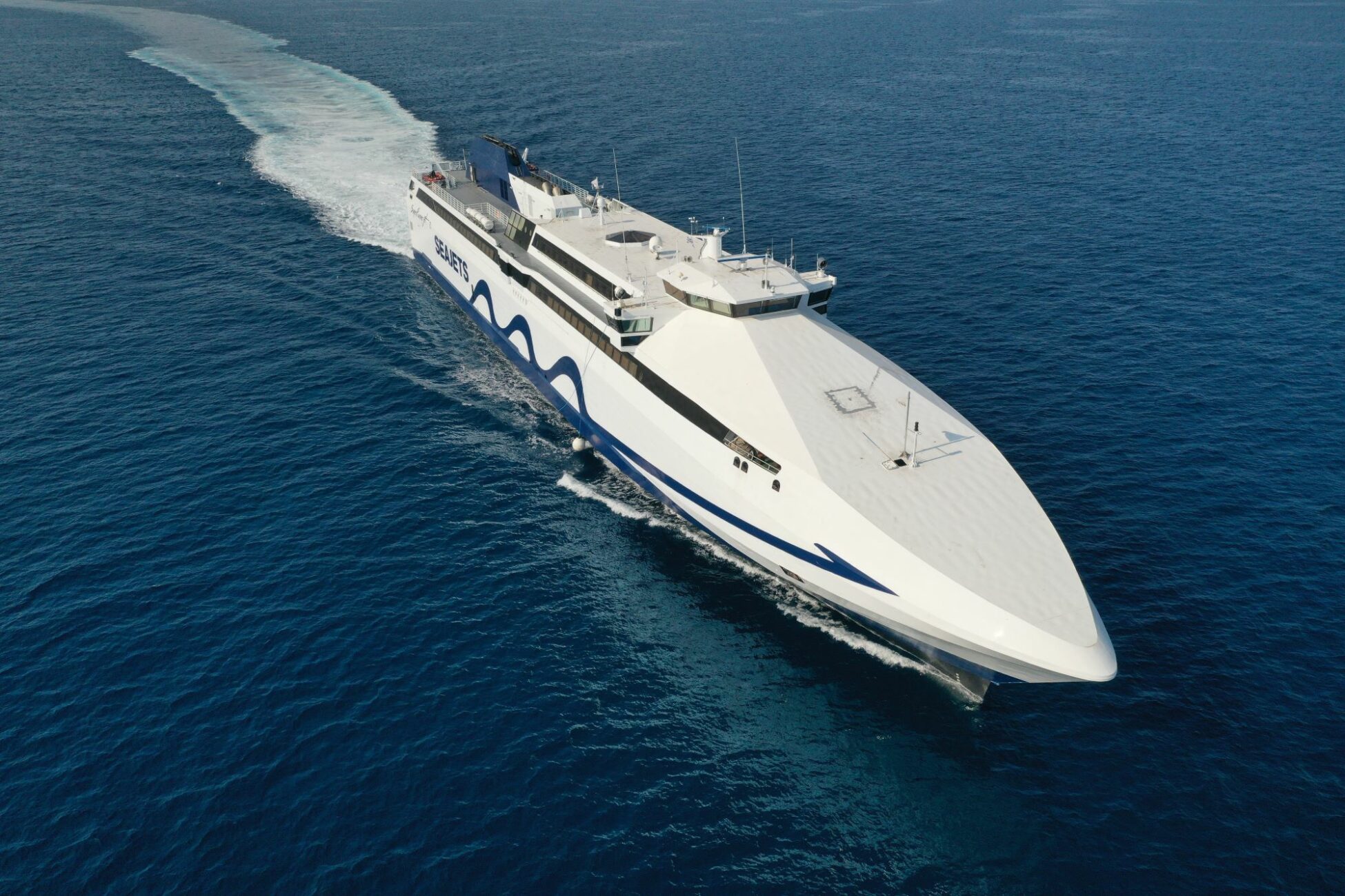 Superrunner Jet II και σε 1 ώρα και 40 λεπτά... «μυρίζει» Κύθνος ...