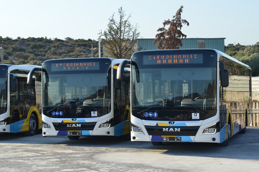 Μενίδι: Λεωφορείο της Κοινοπραξίας Συγκοινωνιών Αττικής συγκρούστηκε με ...