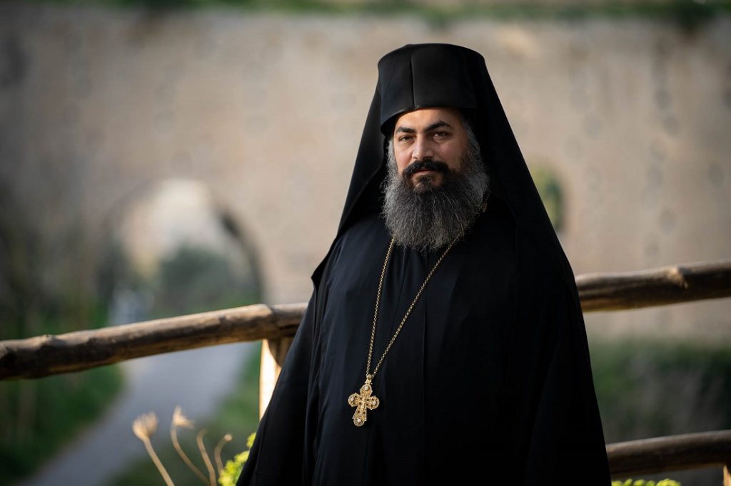 Αρχιμανδρίτης Μελχισεδέκ Αμπελικάκης: Ανάμεσα σε αγίους, μαφιόζους και ...