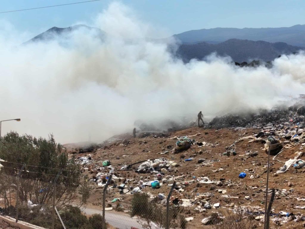 Λασίθι: Σε εξέλιξη η επιχείρηση κατάσβεσης πυρκαγιάς στον ΧΥΤΑ Αγίου ...