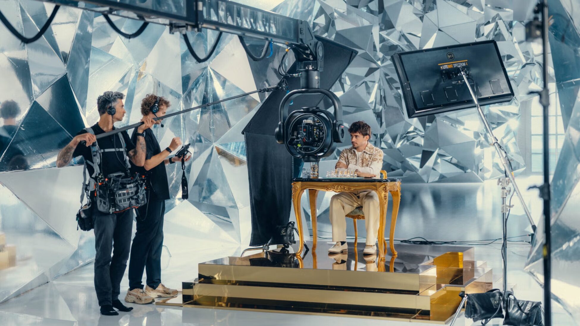 Chivas Regal Crystalgold: Όταν το ουίσκι απογυμνώνεται από το χρυσό του ...