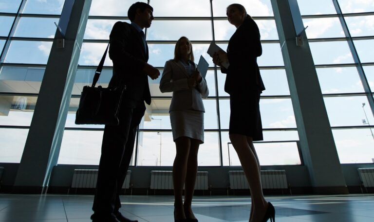 ENTERSOFTONE: Πώς η τεχνητή νοημοσύνη επαναπροσδιορίζει το business software - Mononews.gr