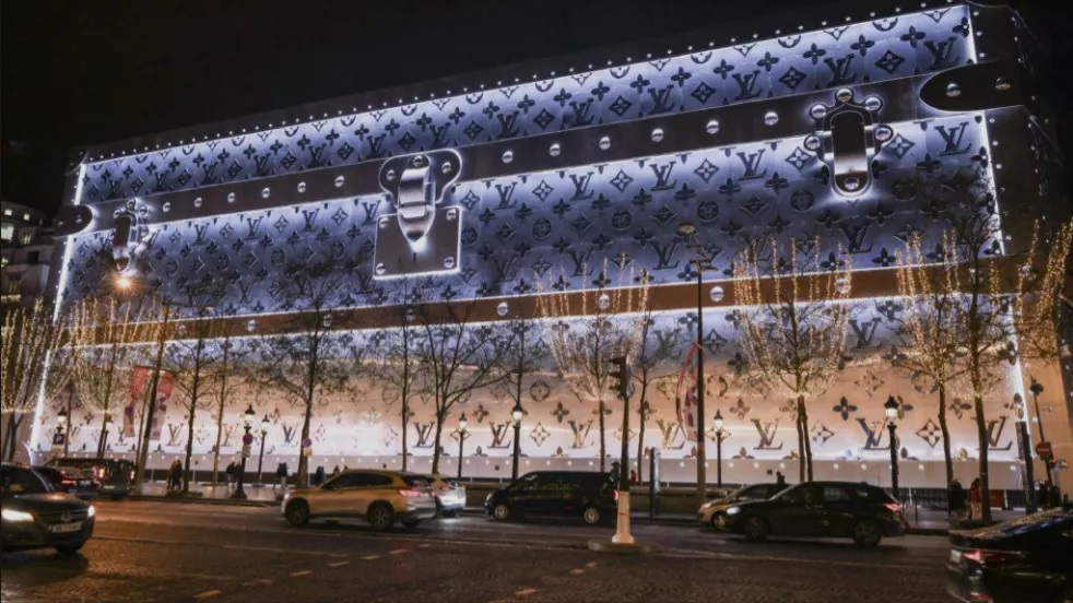 Louis Vuitton Hotel: Η μεγάλη άφιξη του 2026 στο πιο διάσημο σημείο του ...