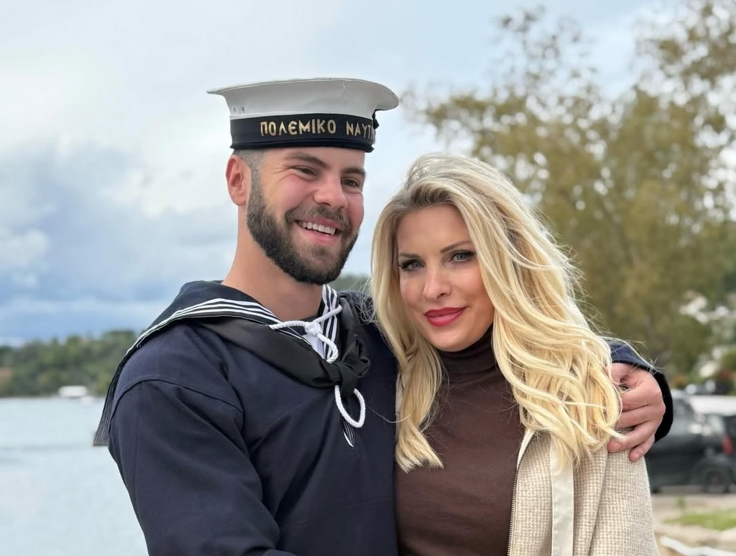 Ελένη Μενεγάκη-Γιάννης Λάτσιος: Στην ορκωμοσία του Άγγελου στο Πολεμικό ...